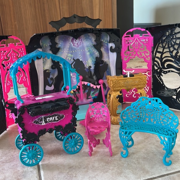 monster high | Toys | Monster High Scaris City Of Frights Play Set ...